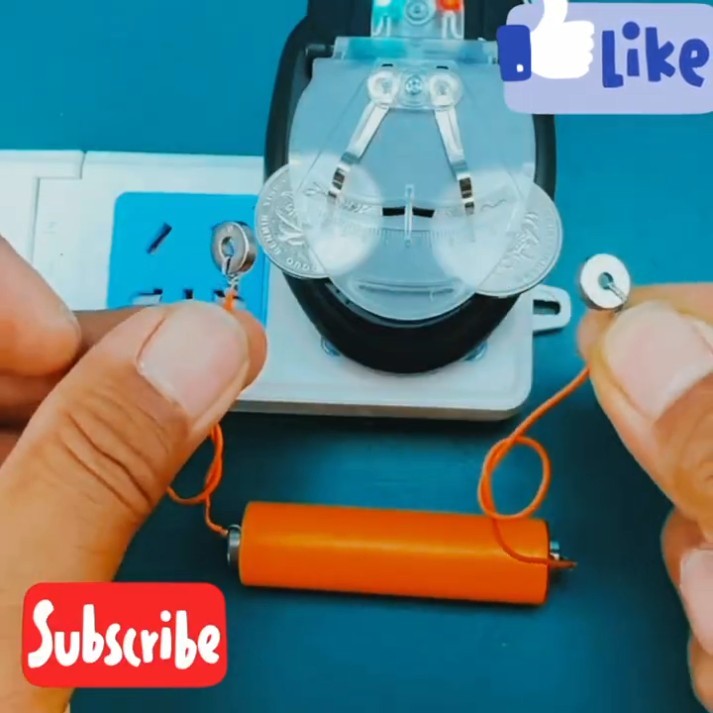 This DIY Coin Battery Actually Works! - YouTube