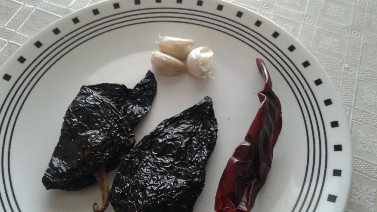 Salsa Básica de Chiles Secos! - SinPretextos. - YouTube