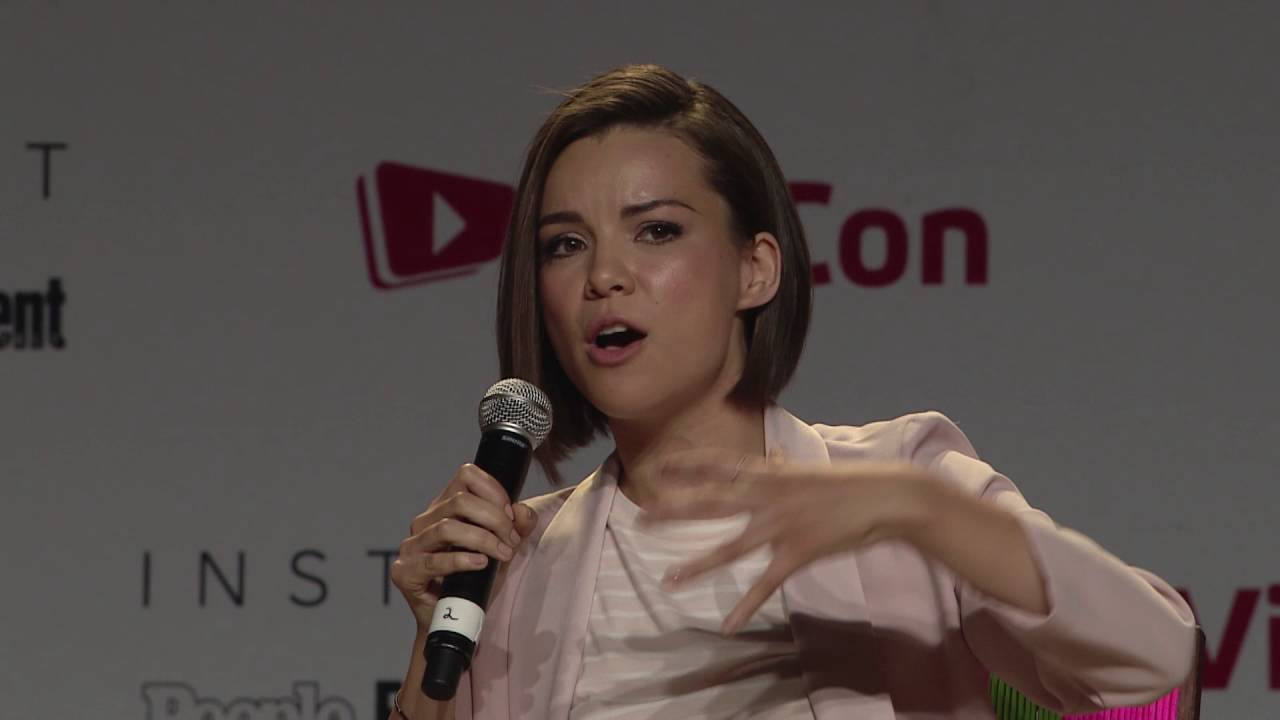 Ingrid Nilsen Interview - VidCon 2016 - YouTube