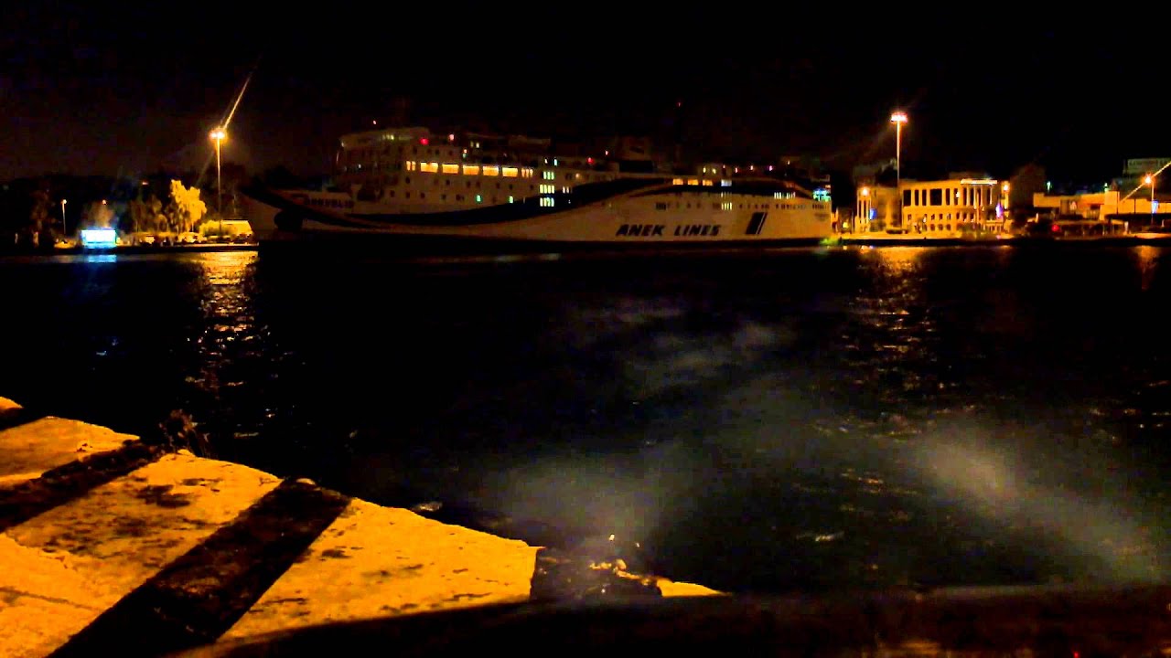 Λιμανι Πειραια 31-12-2014 - YouTube