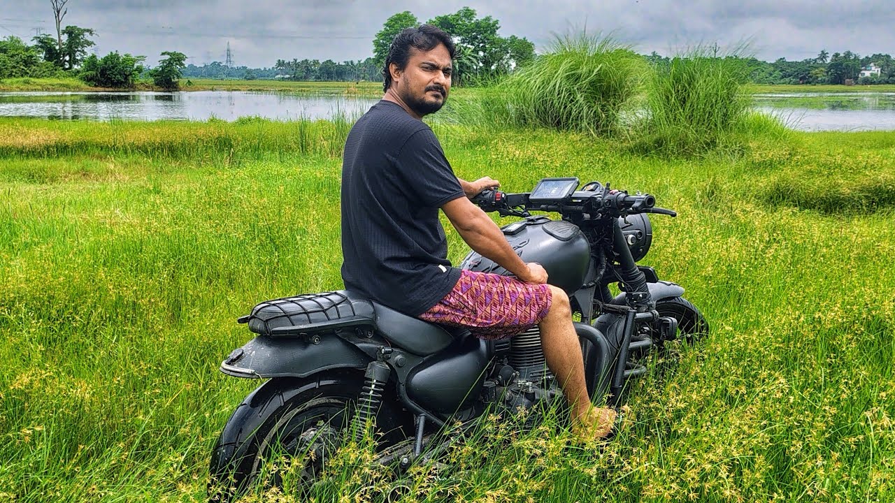 Modified Meteor 350 Riding on Grass Field - YouTube