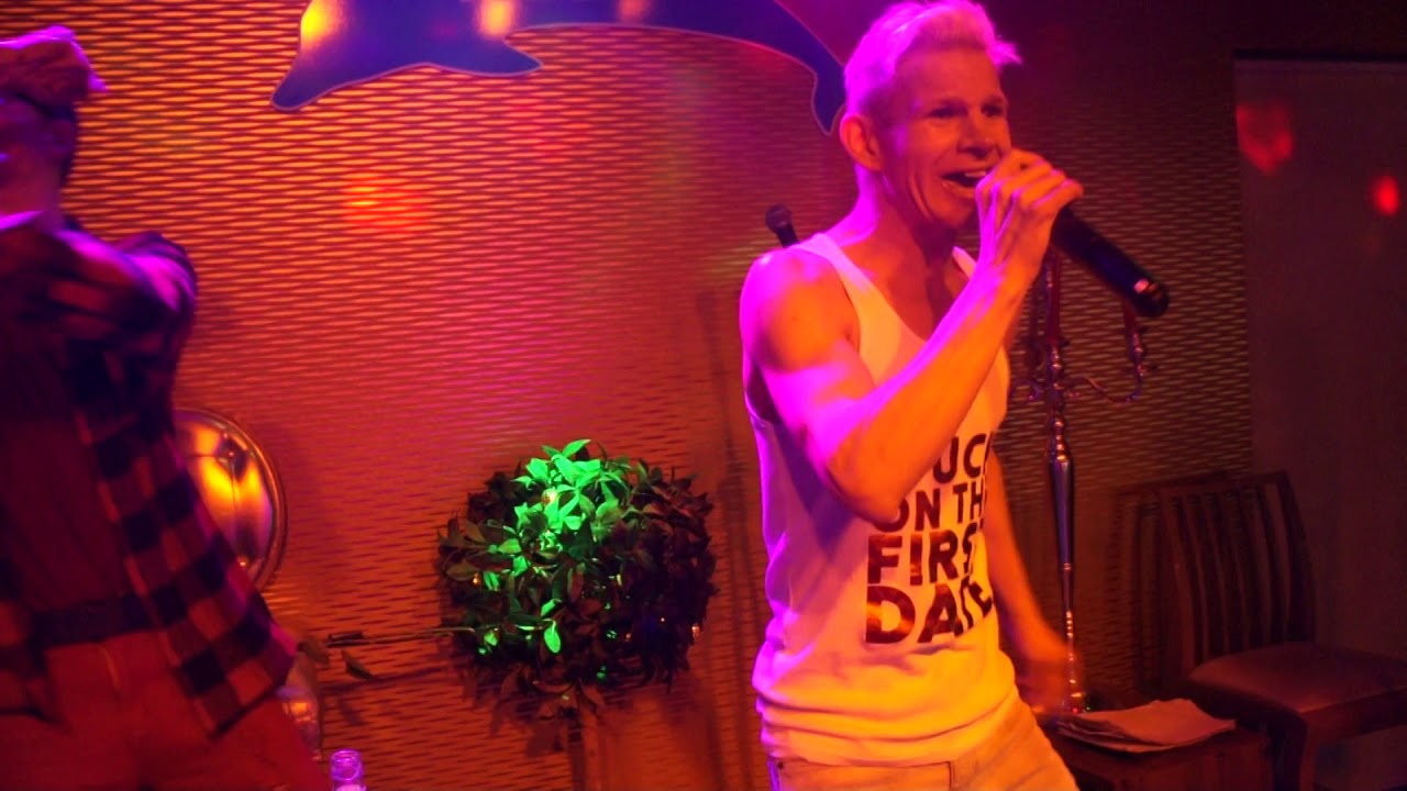 Hillar Kohv: Showstaar Arnold Oksmaa esinemas "Seitse Merd" - YouTube