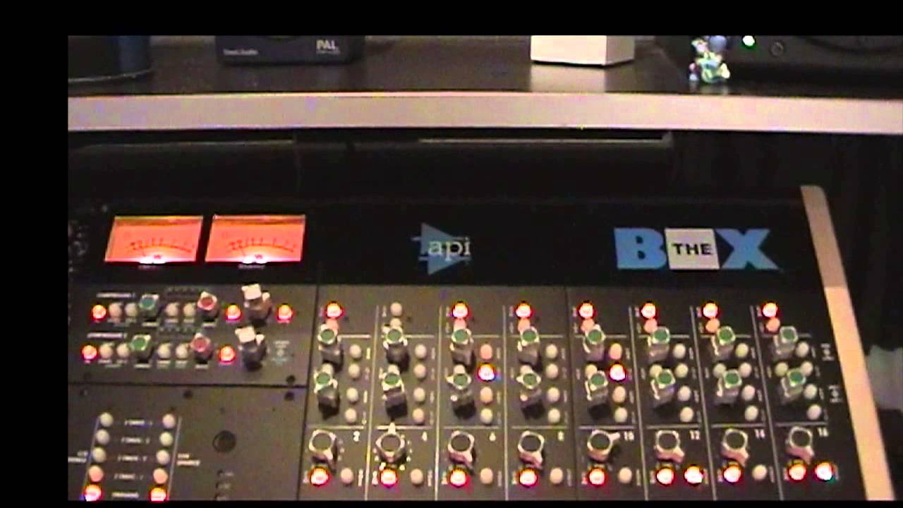 Mixing a track - YouTube
