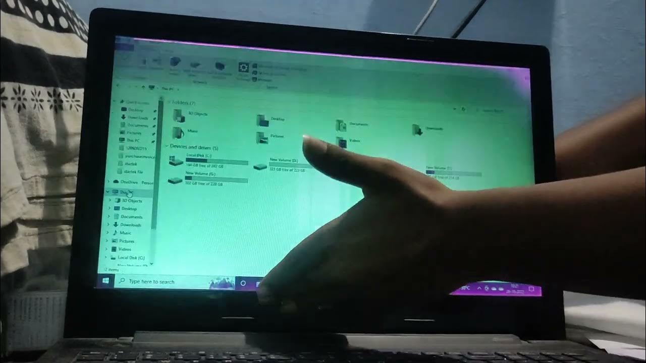 LAPTOP PINK GREEN SCREEN PROBLEM - YouTube