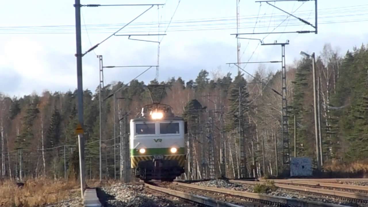 Finnish electric locomotive Sr1 pulles IC2 train 954 in Karjaa, Finland ...