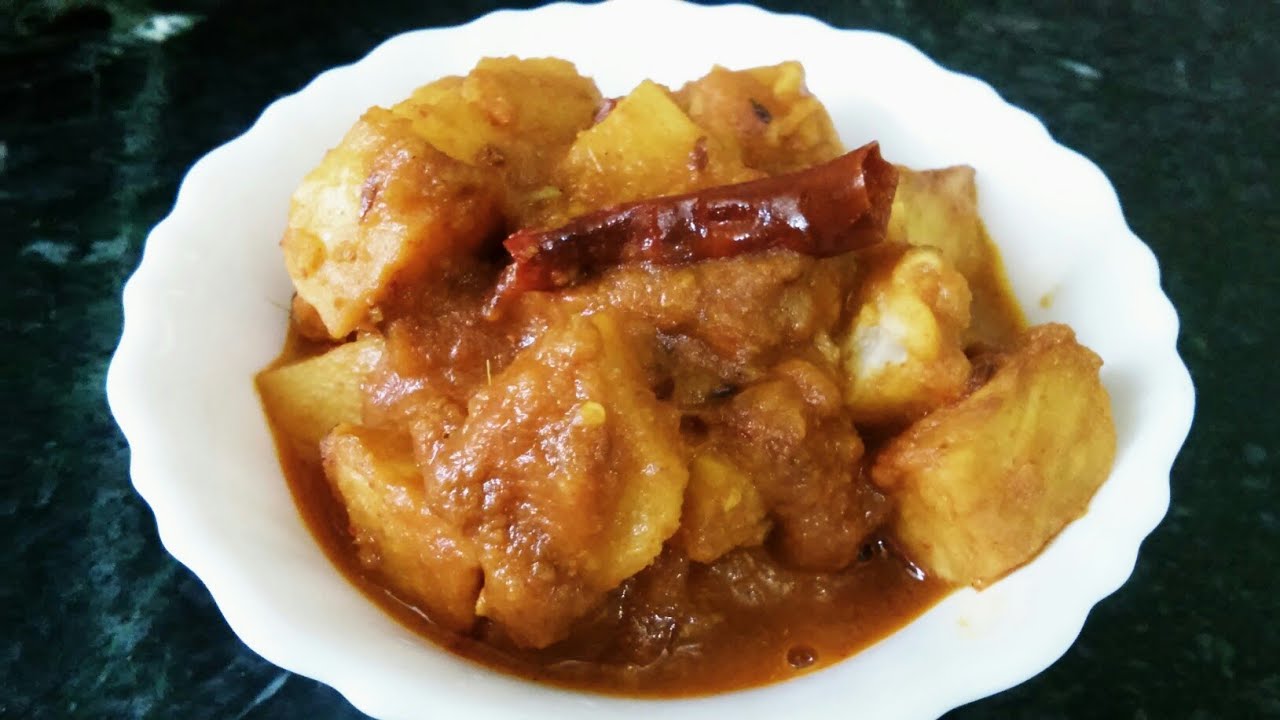 Niramis Kochu Recipe | Maan Kochu Kosha | Spicy Taro Root Curry ...