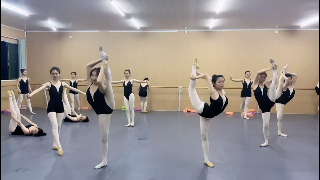 Daily training for Chinese dance students. flexibility.(210) - YouTube