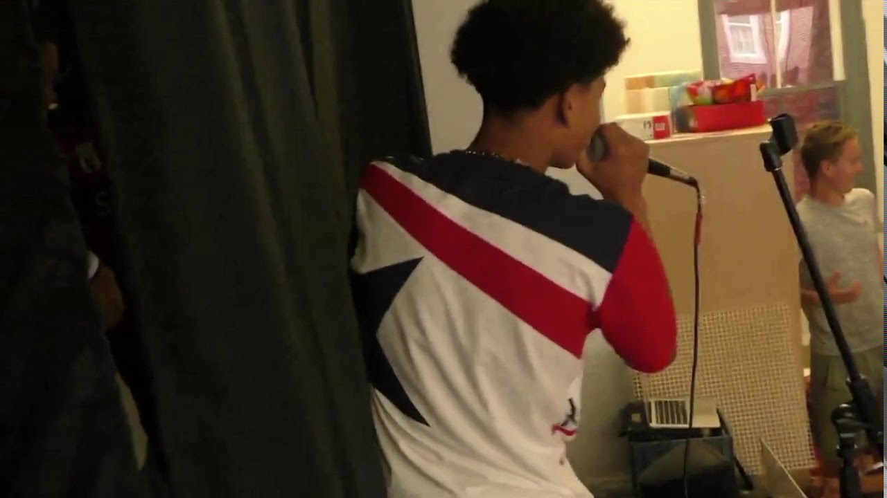 LIL EDDIE THE RAPPER performing “No pain” - YouTube