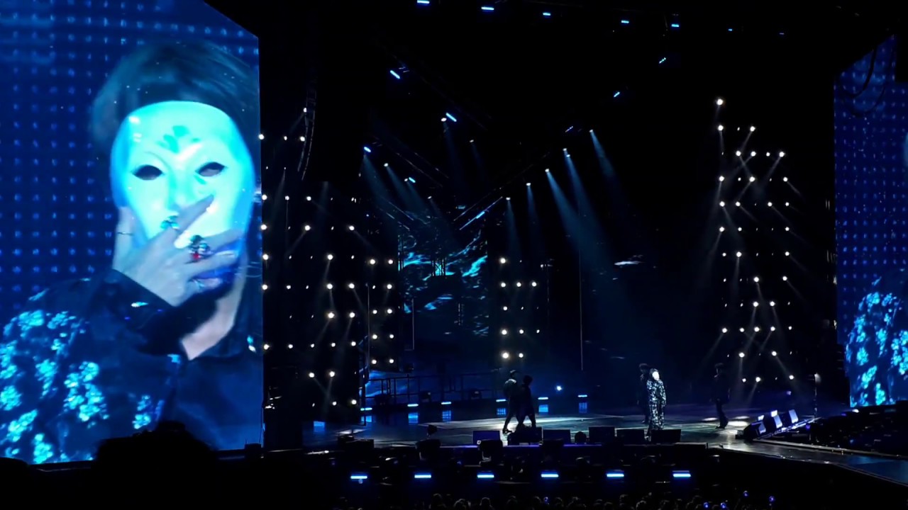 BTS V - Singularity (Live in Amsterdam Ziggo Dome 13.10.2018) [Fancam ...