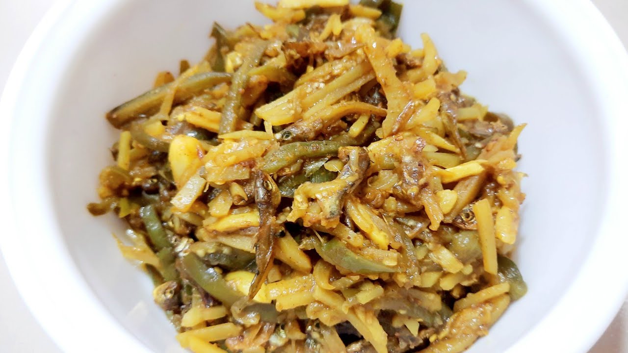 গ্রামীণ স্টাইলে ছোট শুটকি মাছ রান্না | Village Style Small Dry Fish ...