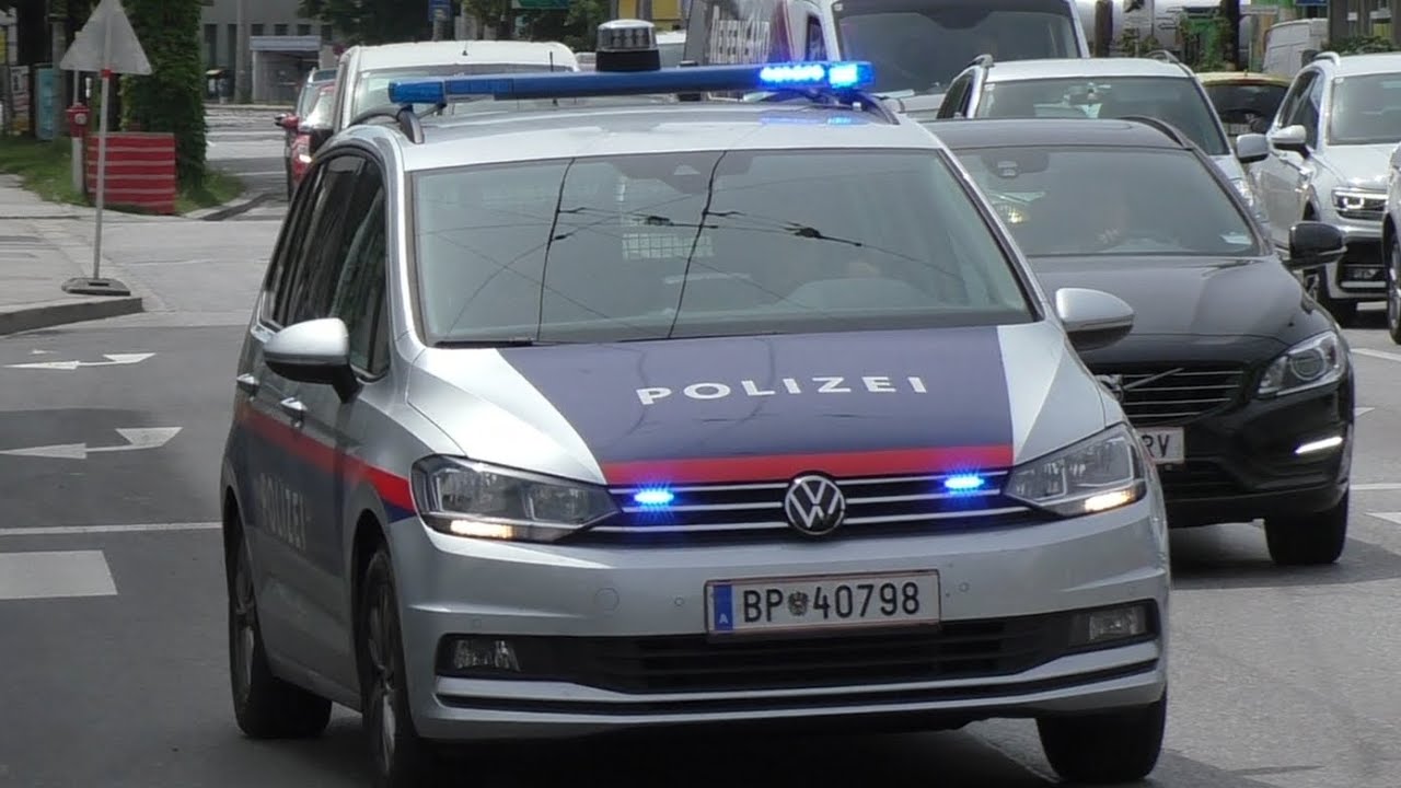 Neuer FuStW Polizei Linz auf Einsatzfahrt - YouTube