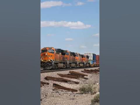 BNSF 3777 WB PORT STACK TRAIN 3-25-2023 - YouTube