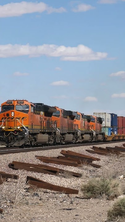 BNSF 3777 WB PORT STACK TRAIN 3-25-2023 - YouTube