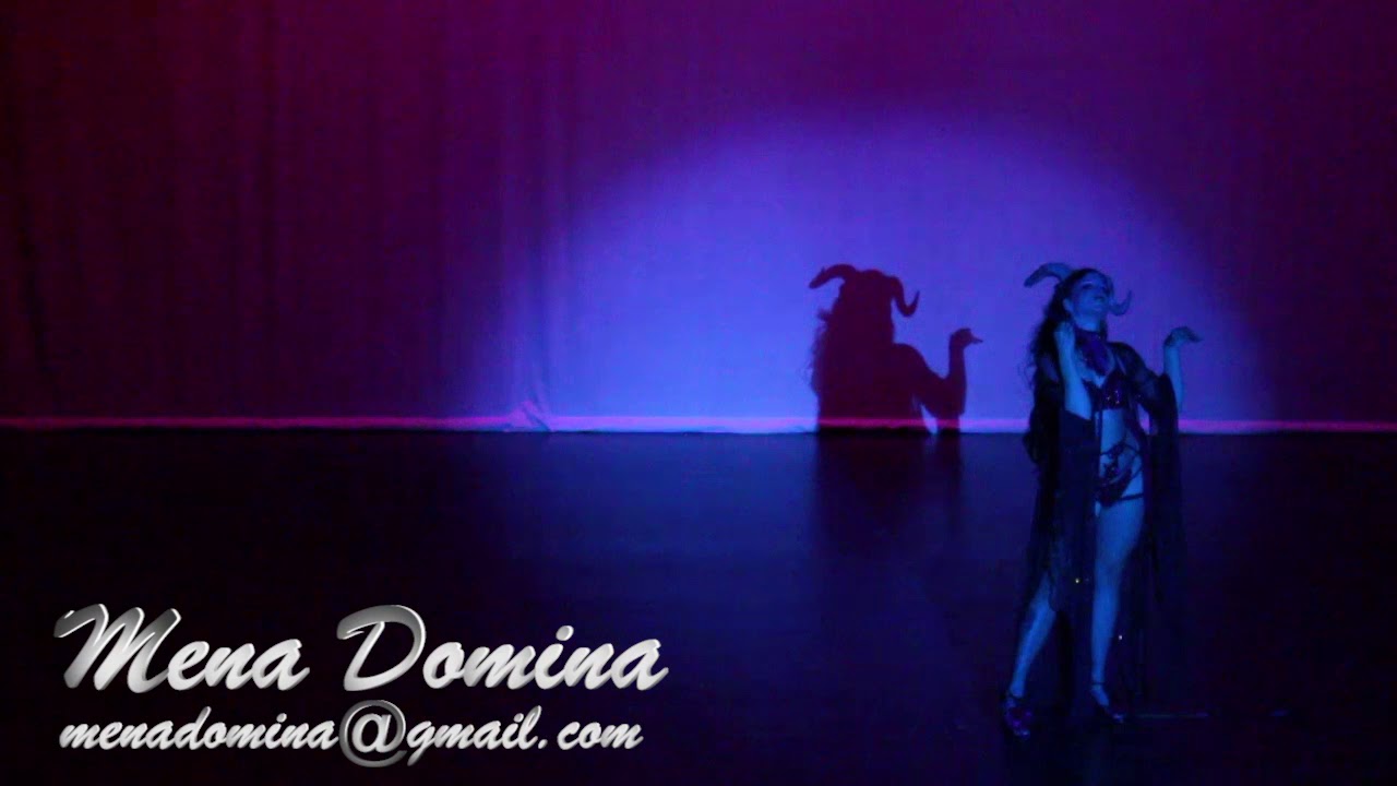 Mena Domina Burlesque Performance - YouTube