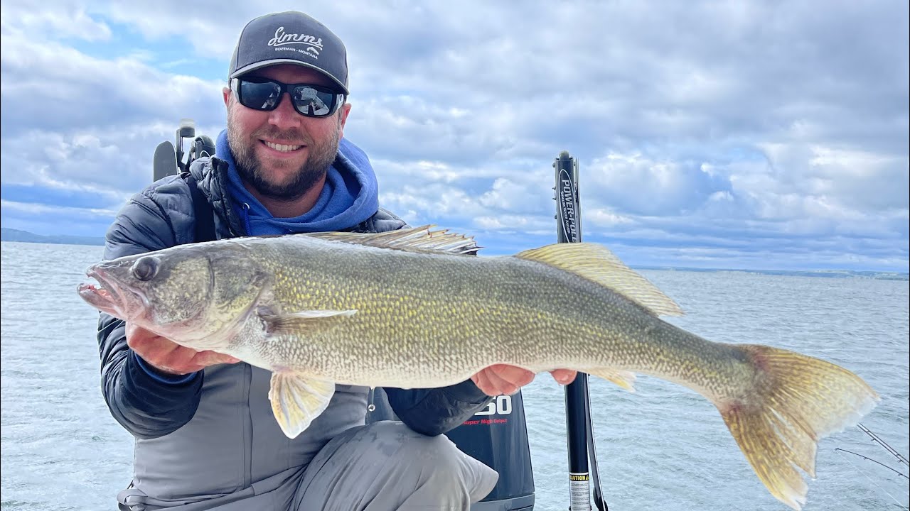 Top 3 Tips to TRIGGER Giant Walleye on Lures!!! (Fort Peck Secrets ...
