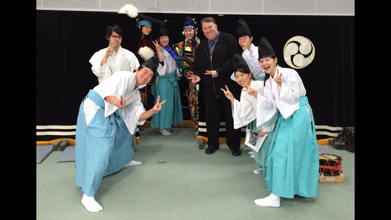 Kagura performance by Japanese university students - YouTube