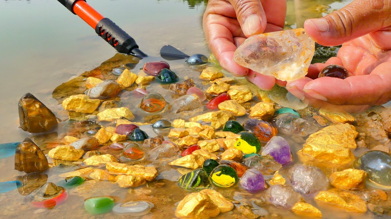 So Lucky ! Digging for Million of gold and Diamond at River- Found a ...