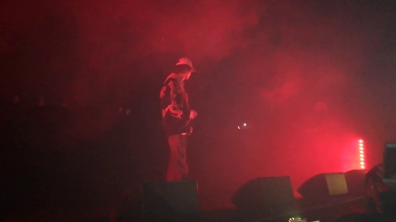 Bladee - Apple [Live in Brixton] - YouTube