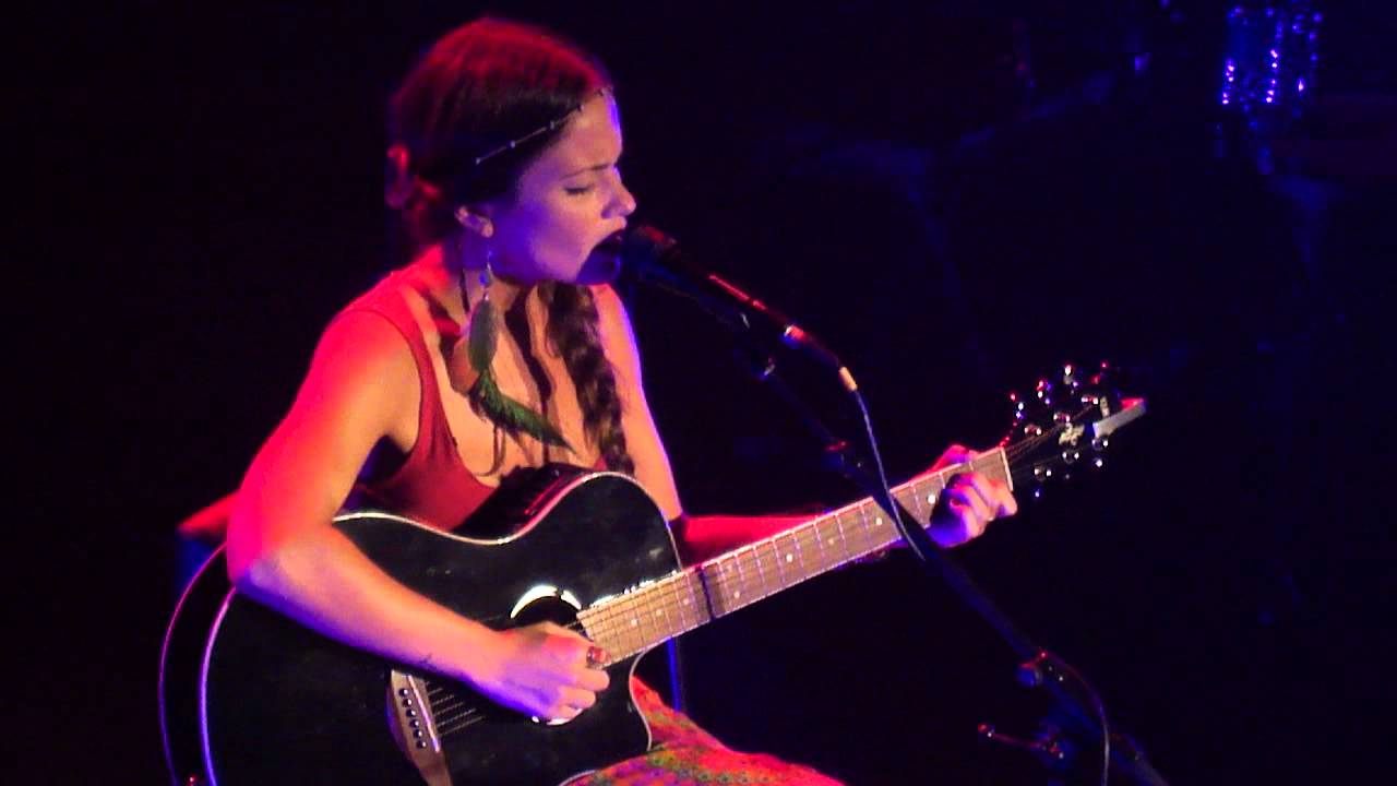 Natalia Doco - Holy D. (Théâtre Sébastopol) ♪ - YouTube