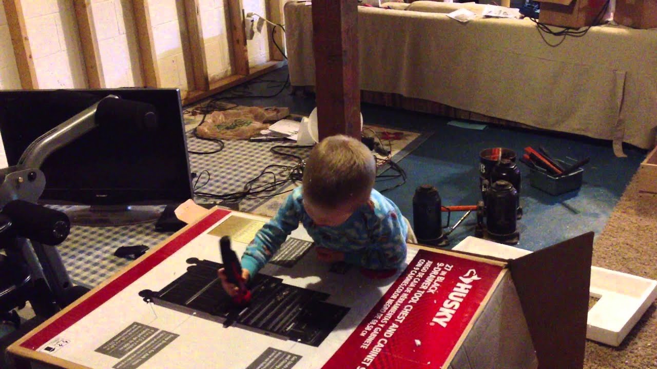 Stabbing Cardboard Box With Saw - YouTube