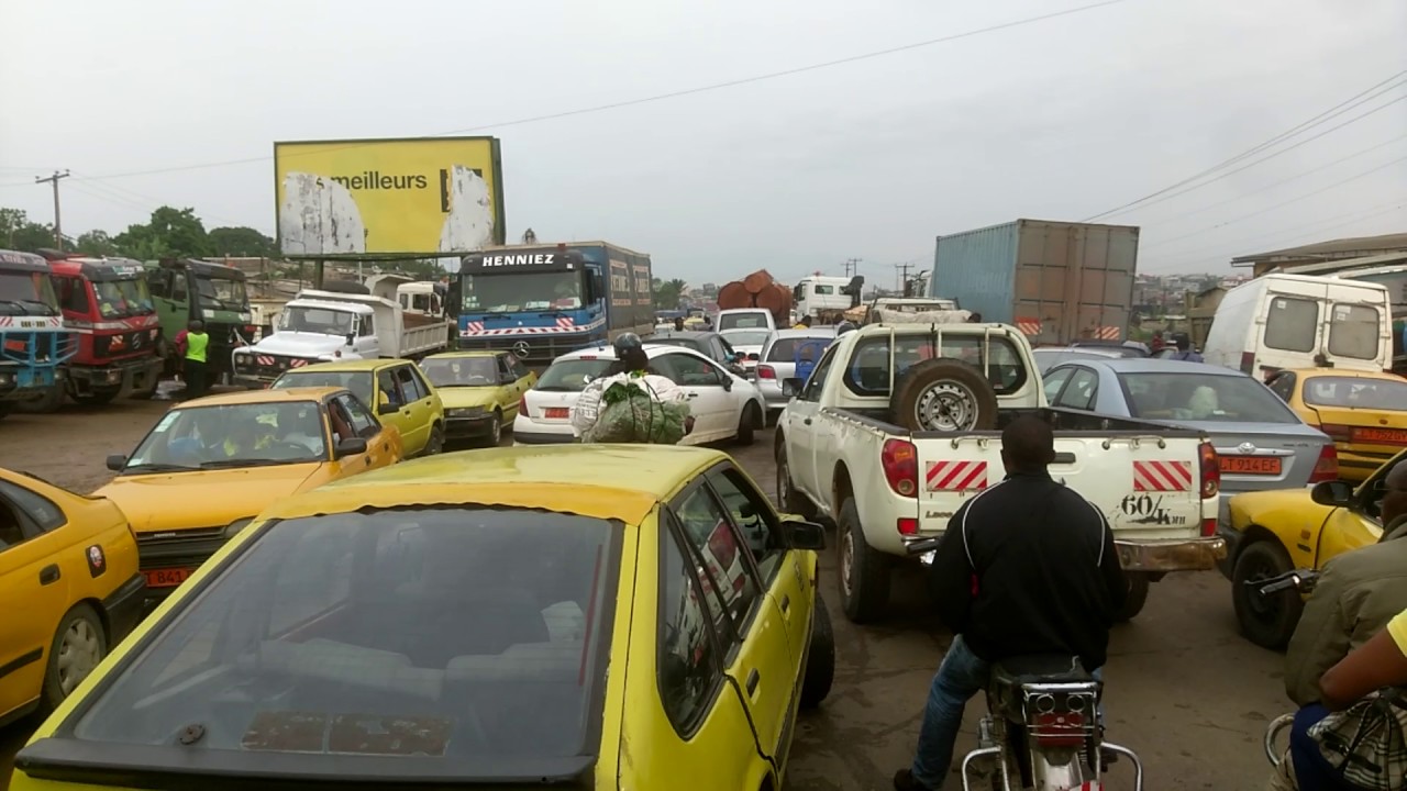 Embouteillages sorti de Douala - YouTube