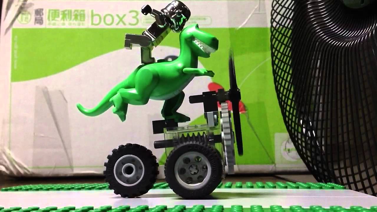 LEGO wind powered car V3 (20 bricks only, with bad propeller) - YouTube