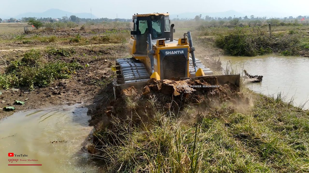 Great Smart.!! Dozer Trimming Slope Into Water And Cutting Land With ...