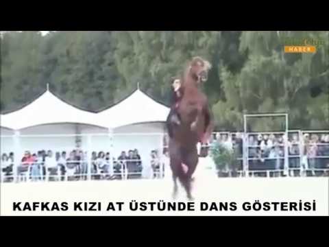 KAFKAS KIZI AT ÜSTÜNDE DANS GÖSTERİSİ