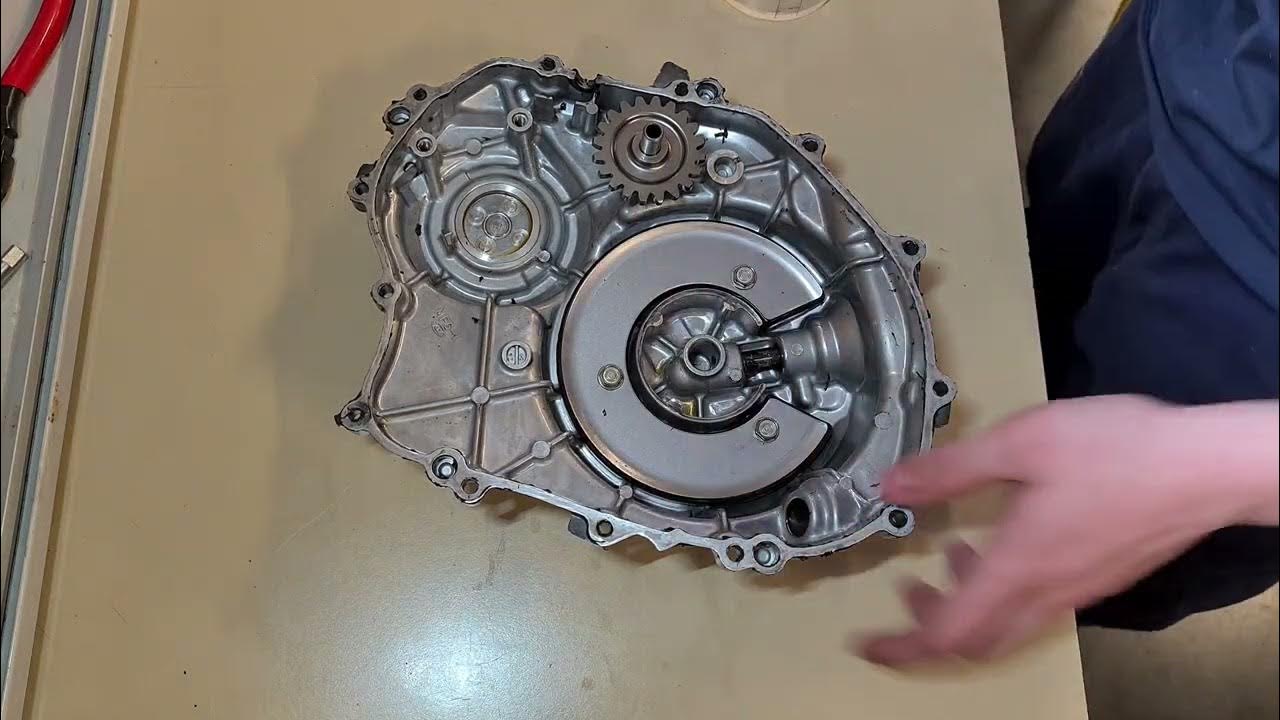 Comment changer ses disques d'embrayage - YouTube