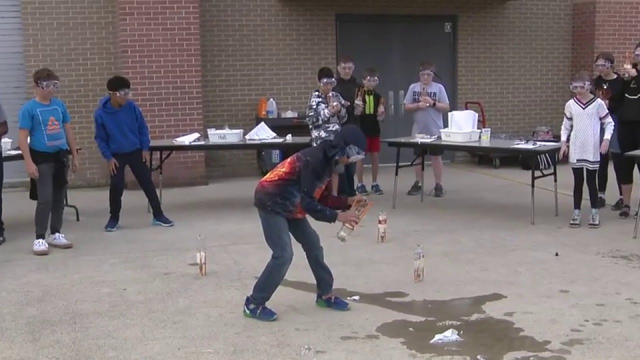 Science with Sarah: Soda bottle rockets - YouTube