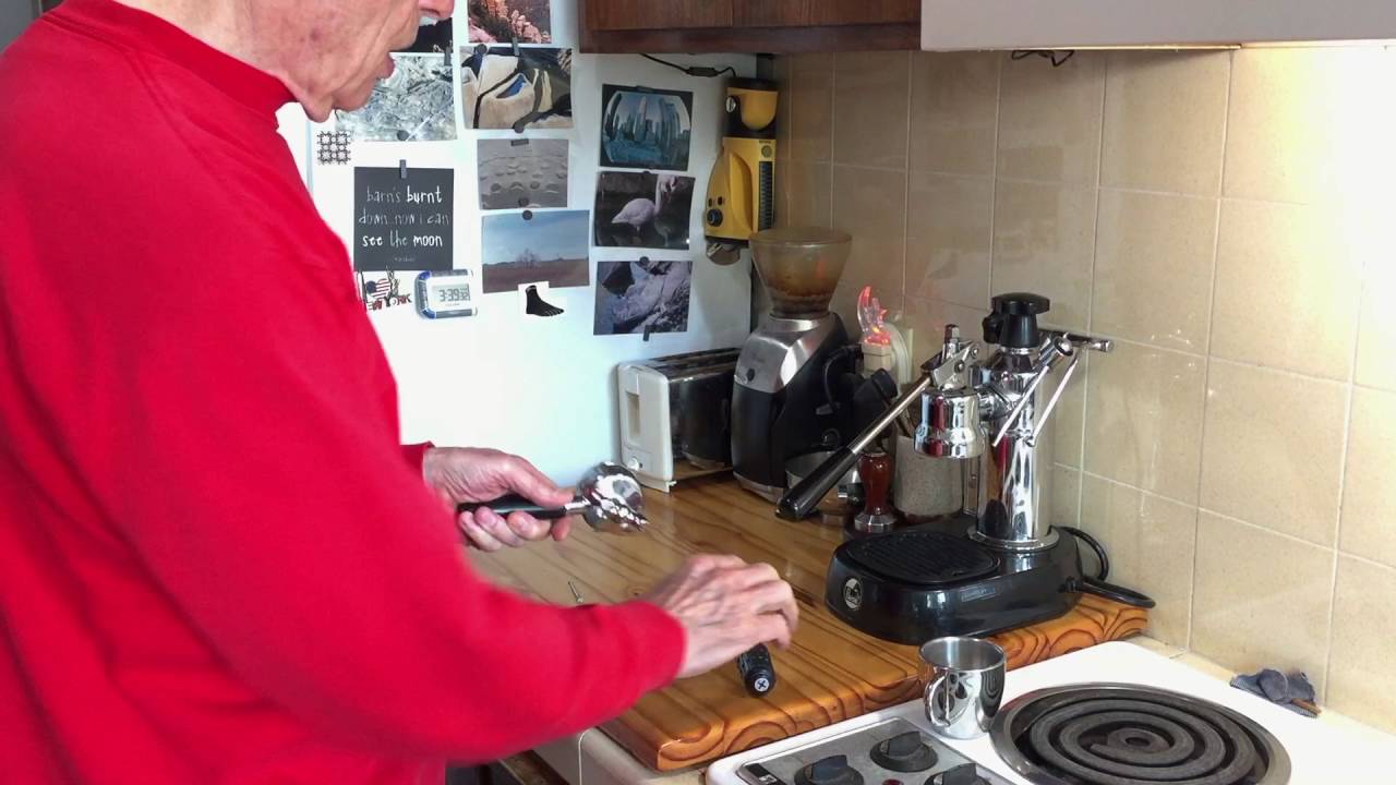 Cleaning La Pavoni with a DIY blind portafilter - YouTube