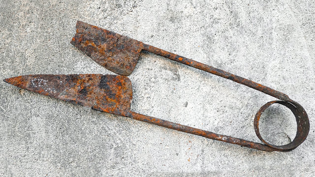 Restoration BROKEN Forged Rustic Shearing SHEARS - YouTube
