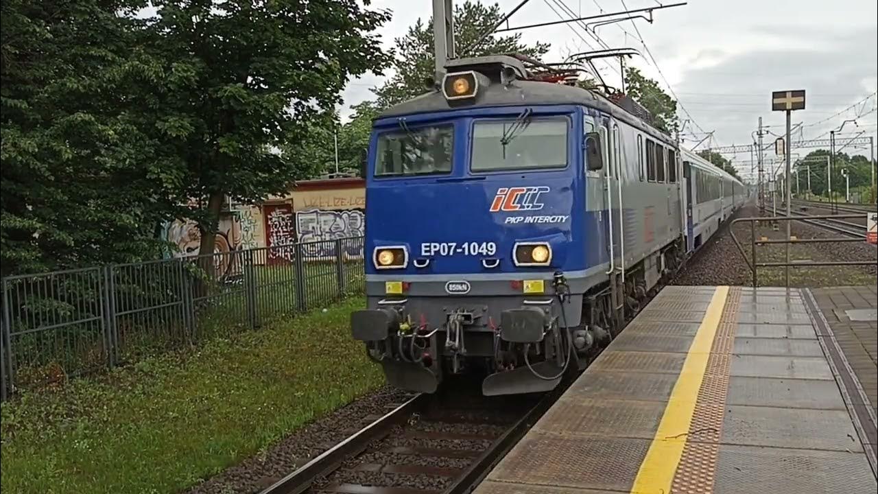 EP07-1049 IC Stańczyk wjazd na stację Gdańsk Oliwa - YouTube