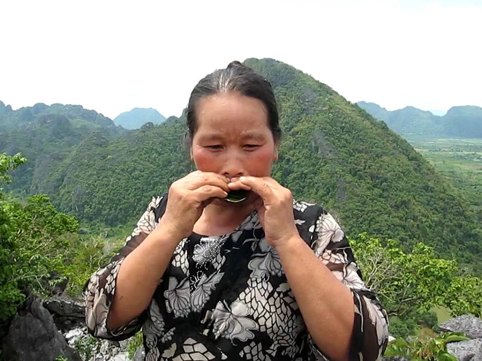 Hmong woman plays melodies on a leaf - YouTube