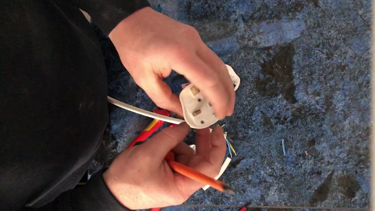 Easiest way to connect a UK plug top - YouTube