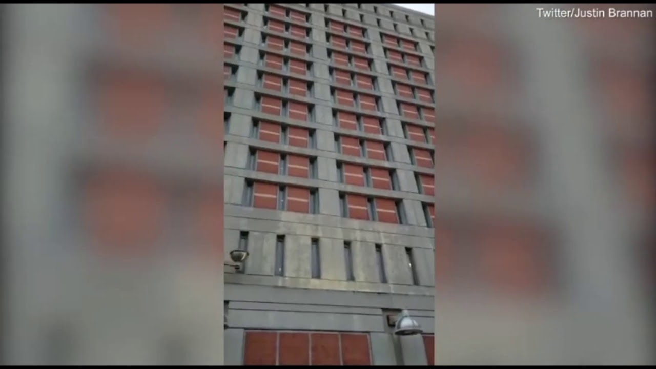 MDC Brooklyn prison inmates bang on windows during power outage - YouTube