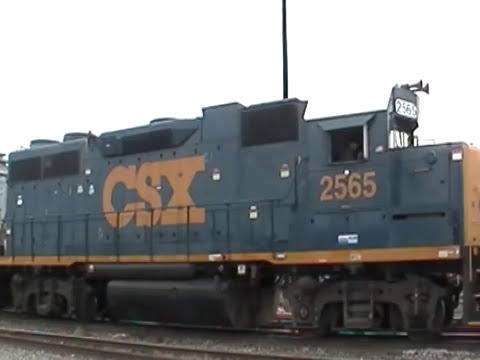 CSX 2565 w/ a Short Manifest in Mobile, AL and an RS3L - YouTube