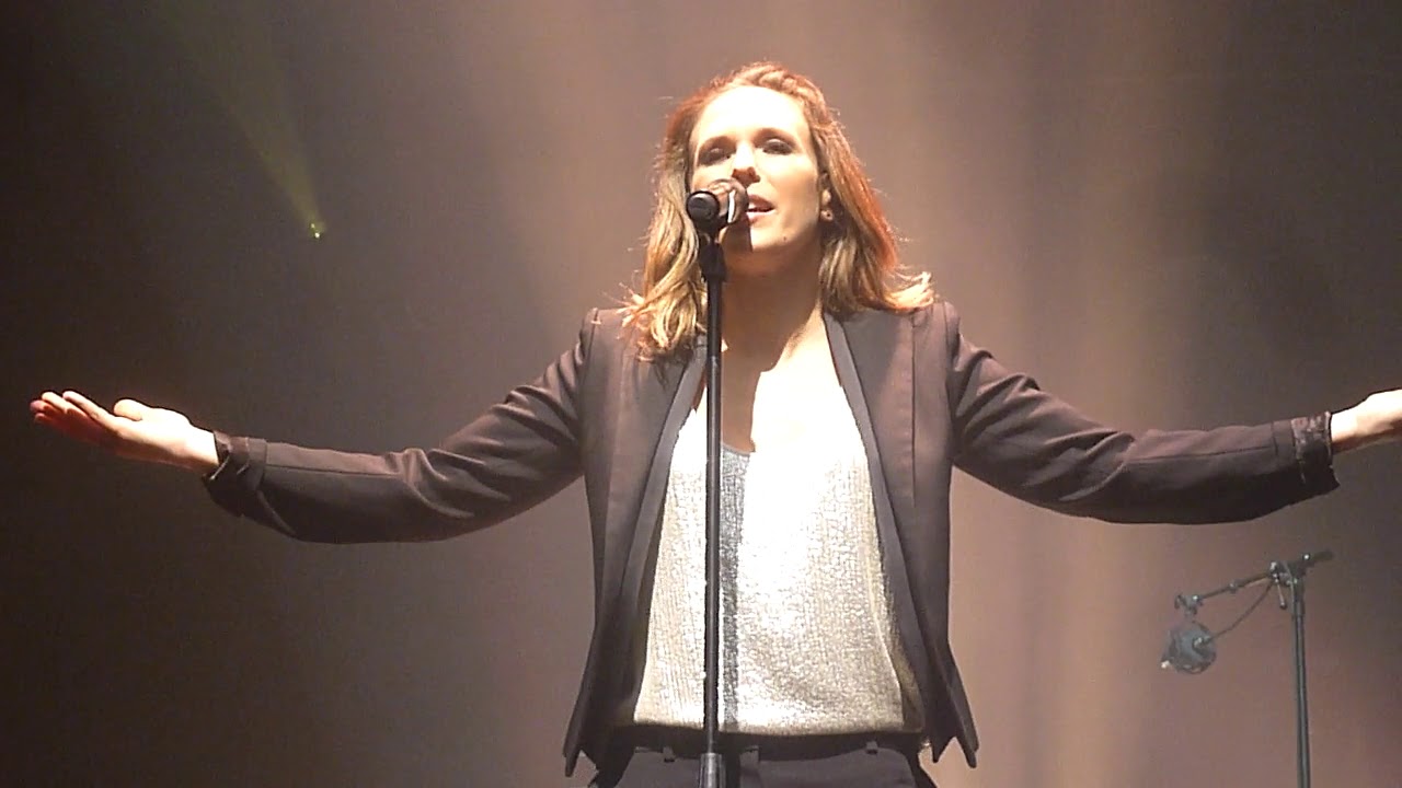 Lorie Pester - La Vie est Belle - L'Olympia - 31.05.2018 - YouTube