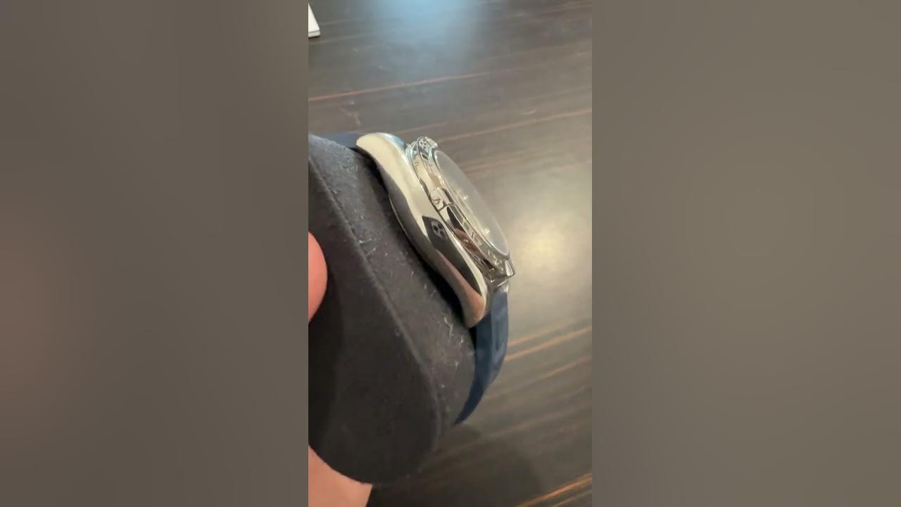 Breitling Chronomat GMT 47mm B04 in 4K - YouTube