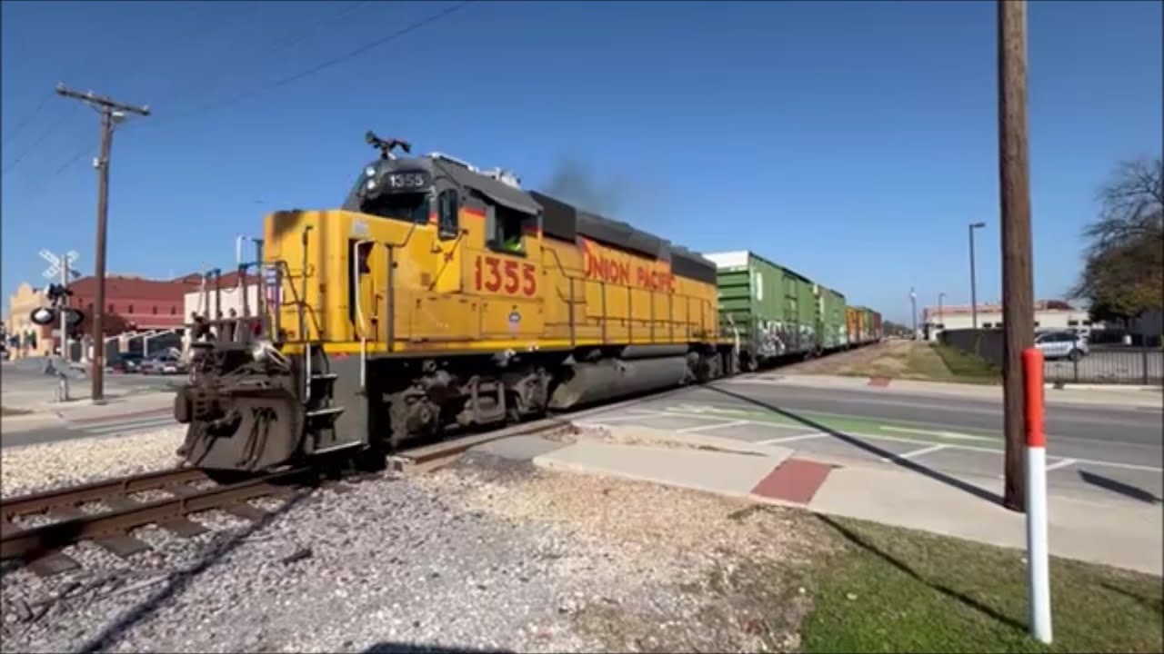 Waco TX - UP Train - 251210 - YouTube