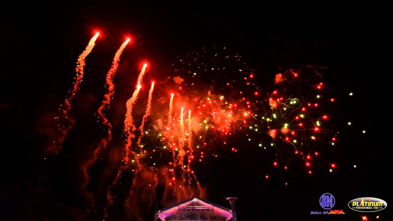 Platinum Fireworks - Fiesta by the Bay 2015 - YouTube
