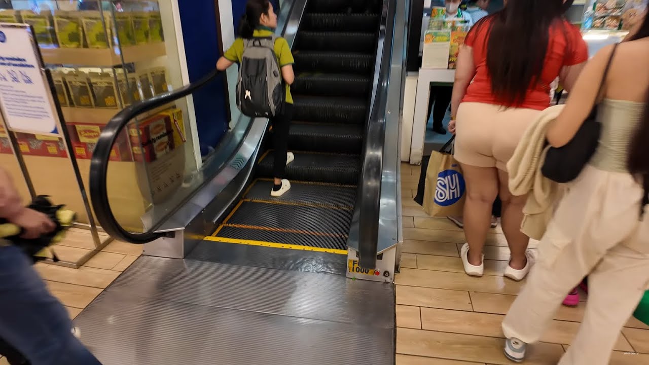 Philippines, SM North EDSA, 1X escalator - YouTube