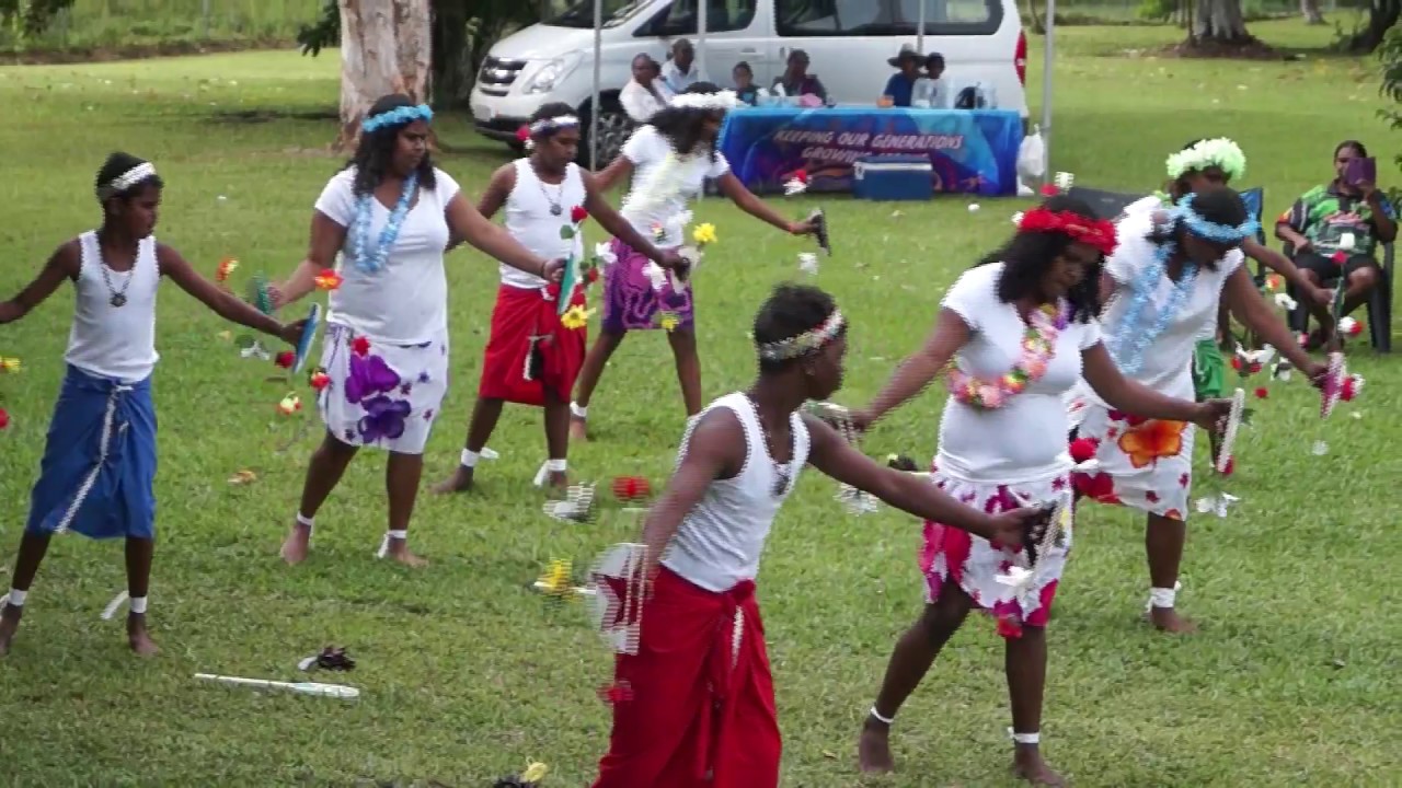 Torres Strait Islander dances, Yarrabah (2) - YouTube