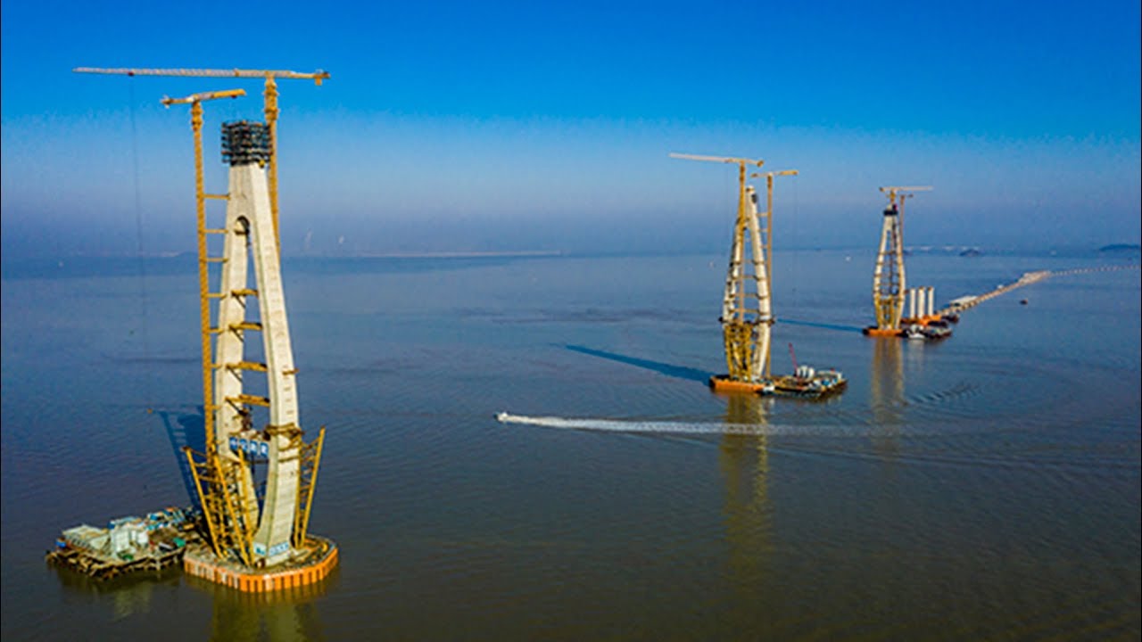 Main tower of Zhoushan-Daishan Cross-sea Bridge capped - YouTube