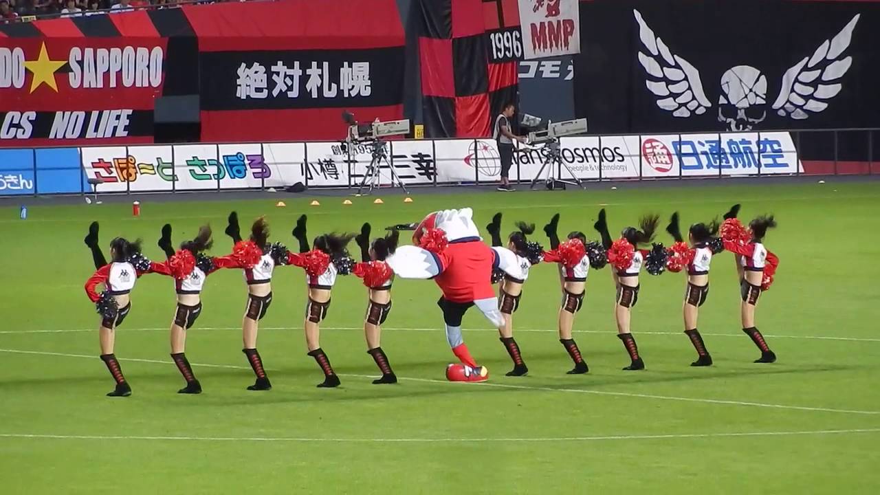 Shinji Ono practicing soccer behind dancing Consa Dolls - YouTube