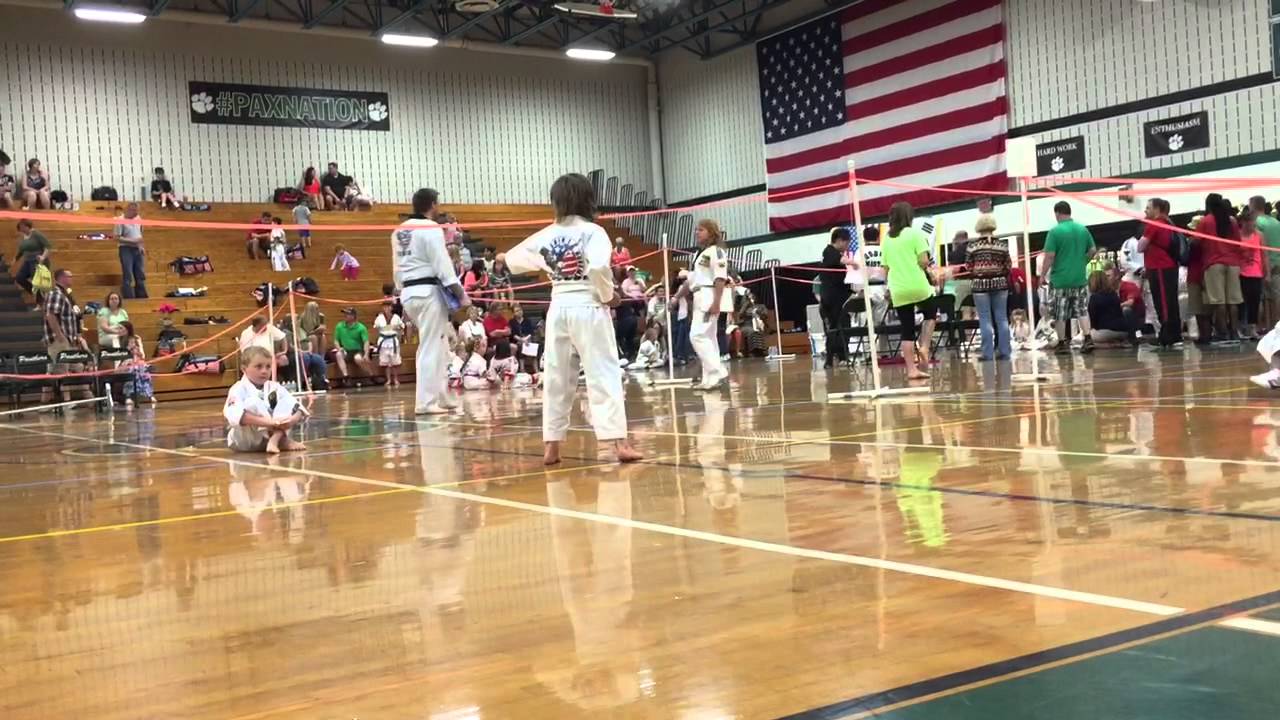 Taekwondo white belt form competition - YouTube