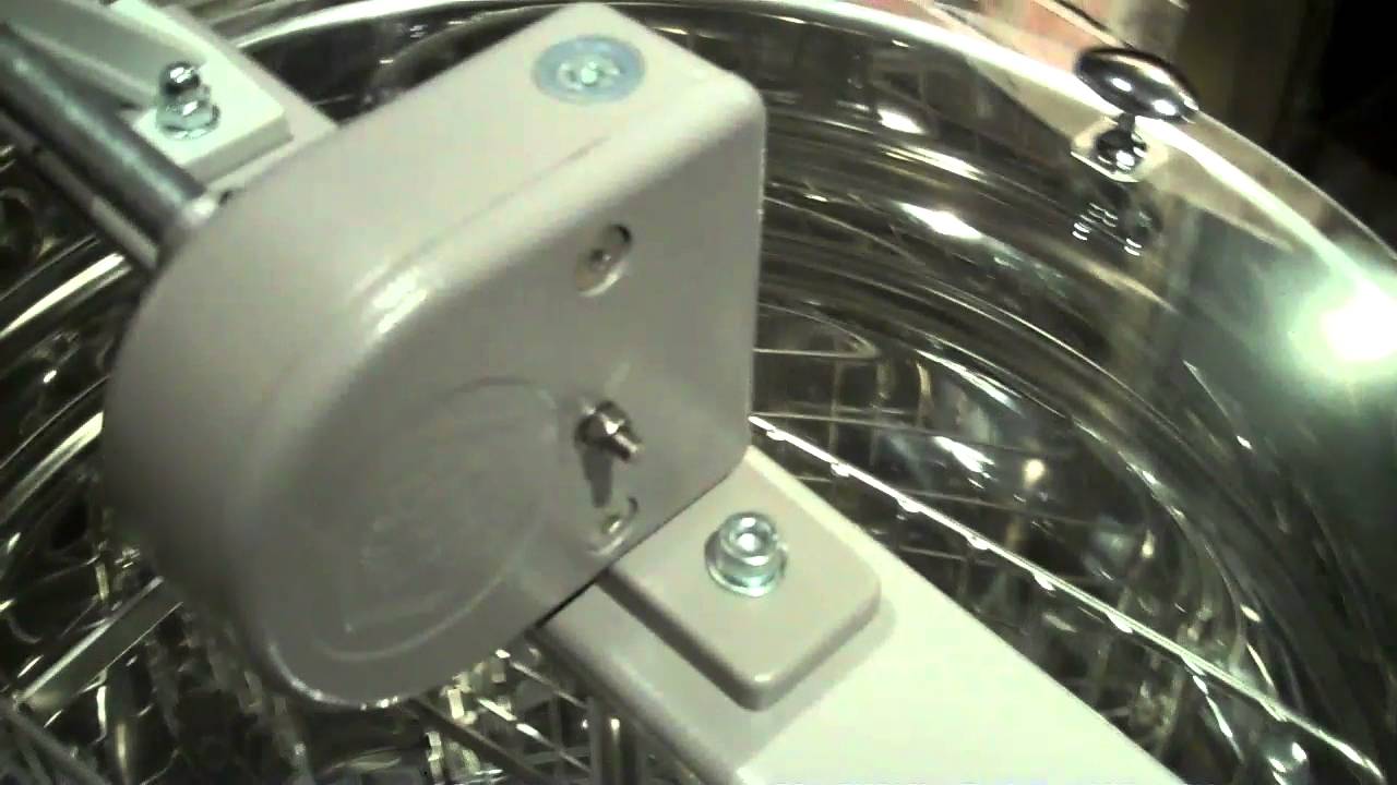 Lyson 4 Frame Honey Extractor Review - YouTube