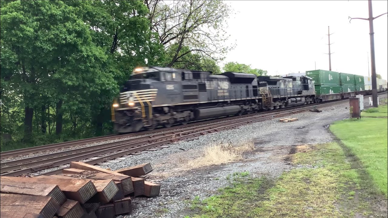 NS 1215 leads an intermodal - YouTube