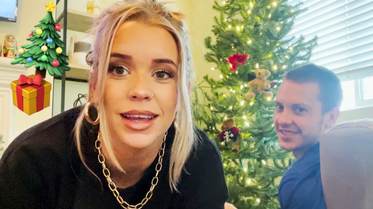 Do YOU have Holiday Family Traditions? | VLOGMAS DAY 7 | Maxy & Jane ...