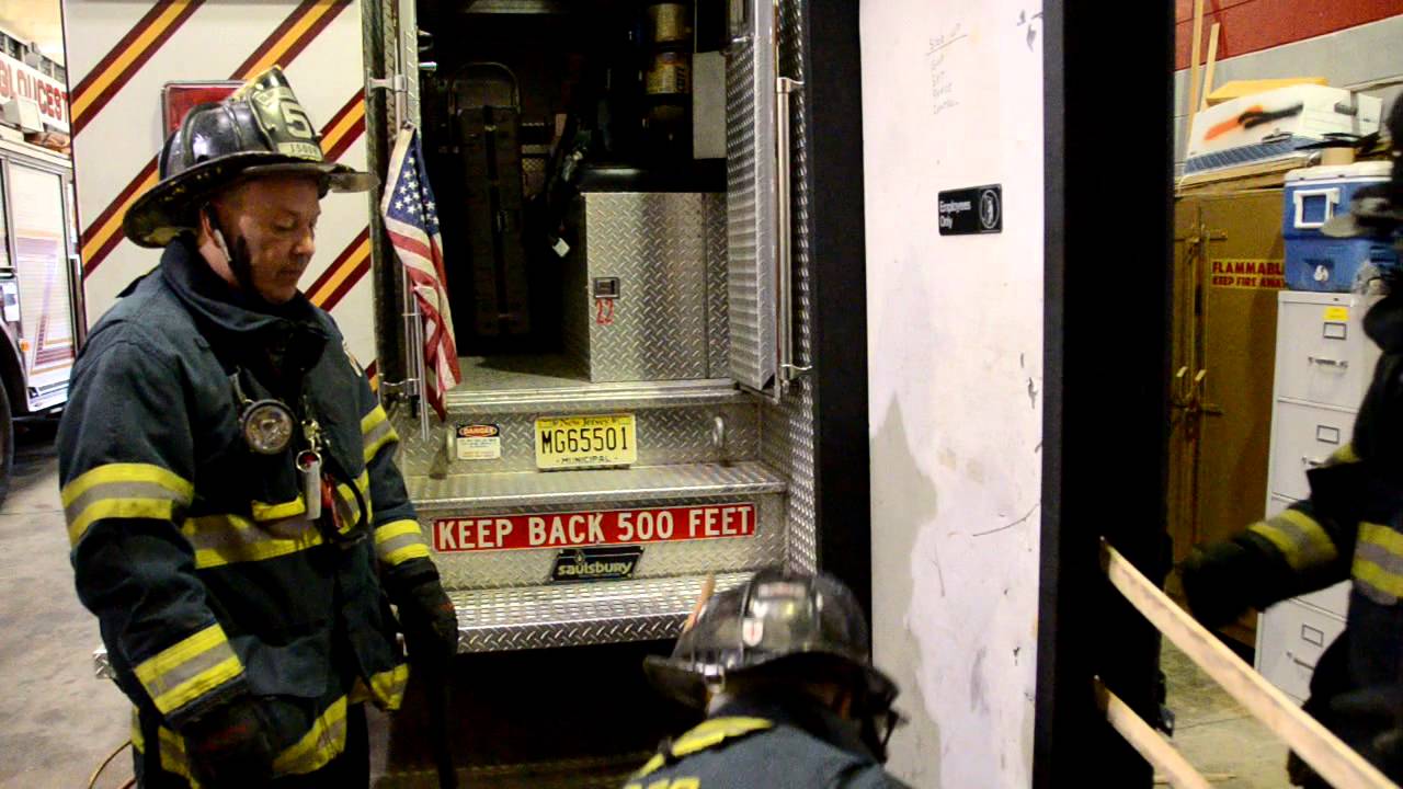 Gloucester City NJ Fire Dept - Forcible Entry training 1-17-2013.MOV ...